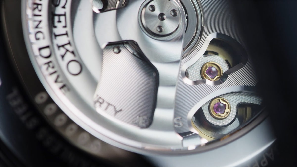 Emaille wijzerplaat Spring Drive | Japanse design pionier Riki Watanabe ...